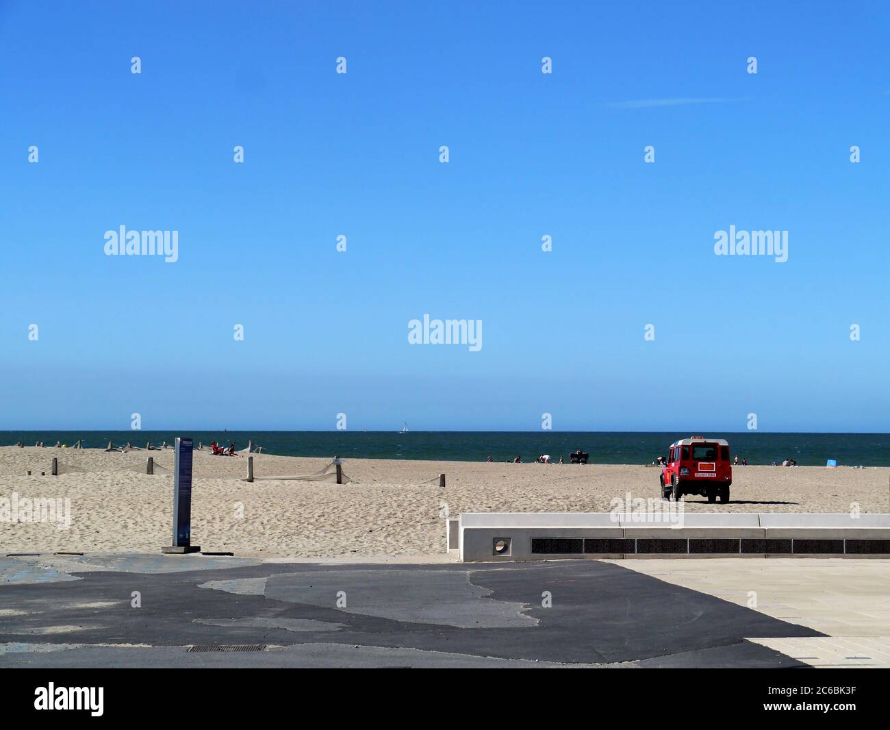 Dunkirk beach hi-res stock photography and images - Alamy