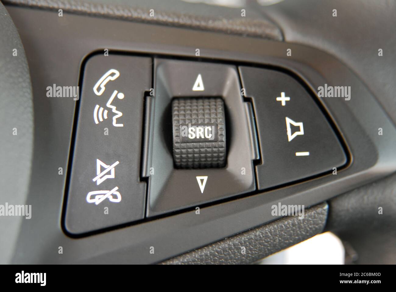 Detail on the steering wheel to control cell phones, Steering wheel ...