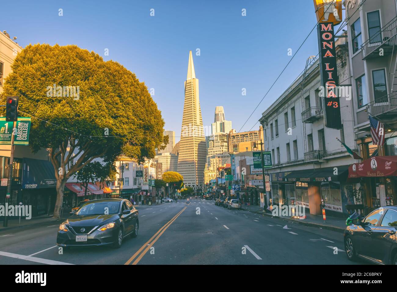 Iconic pyramid hi-res stock photography and images - Alamy