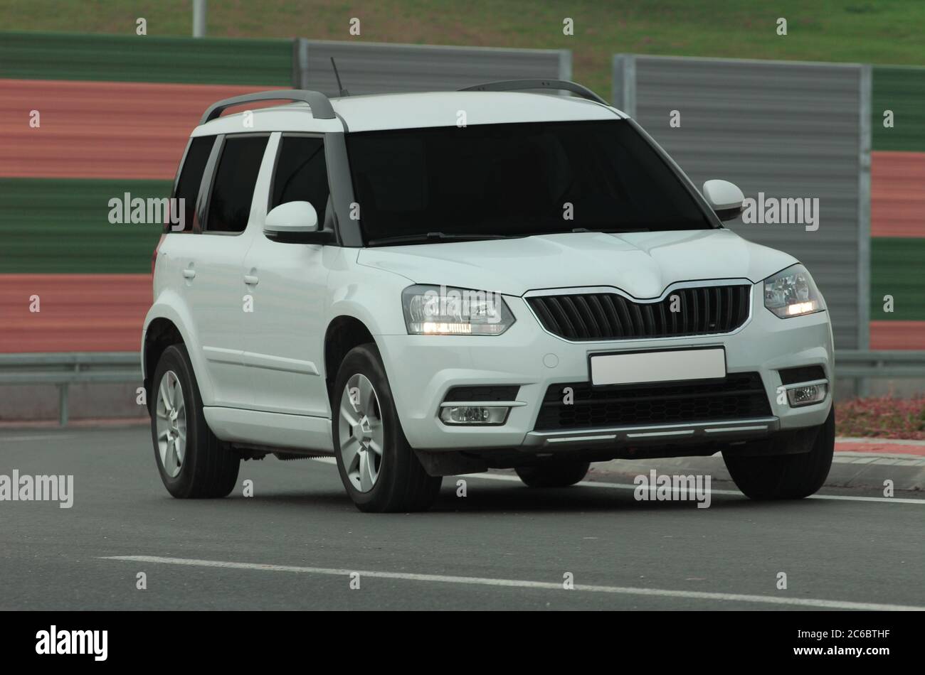 SUV driving too fast. SUV going at high speed cornering Stock Photo - Alamy