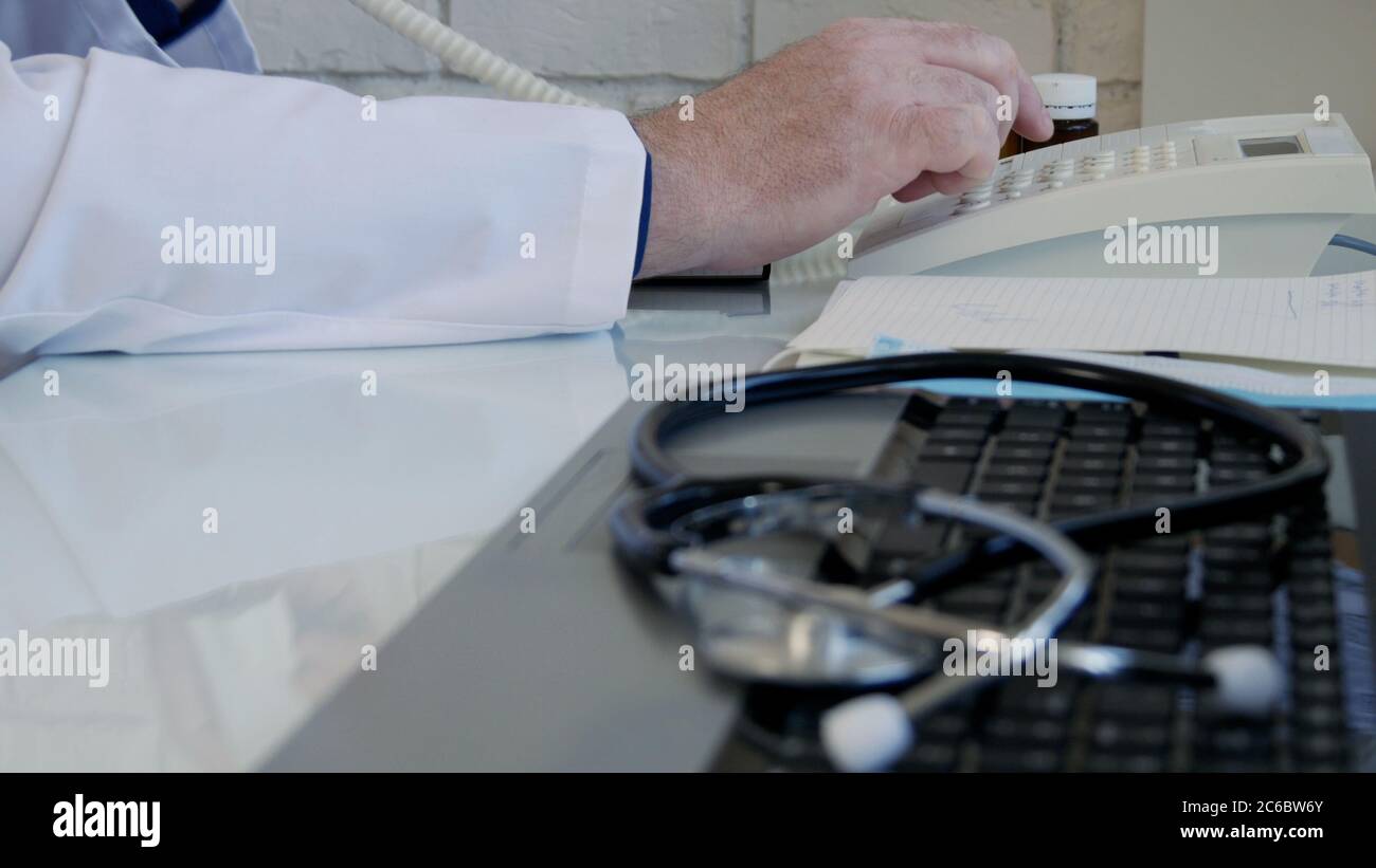 Medical phone doctor hi-res stock photography and images - Alamy