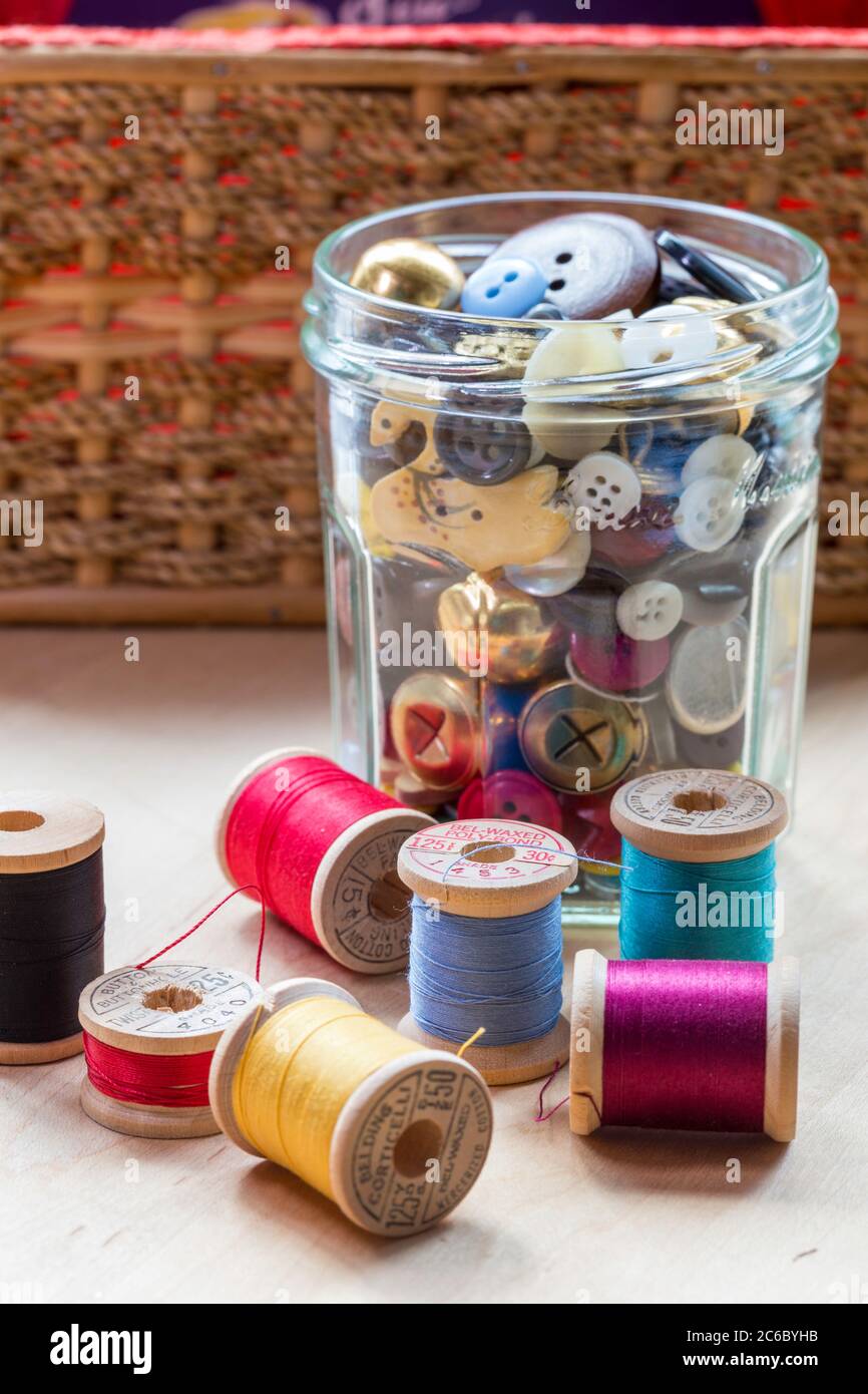 Spools thread buttons hi-res stock photography and images - Alamy