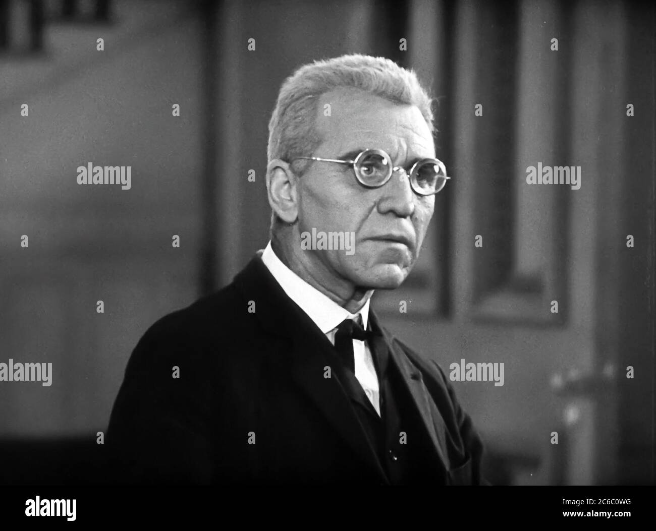 USA. Edward Van Sloan in a scene from the ©Universal Pictures movie ...