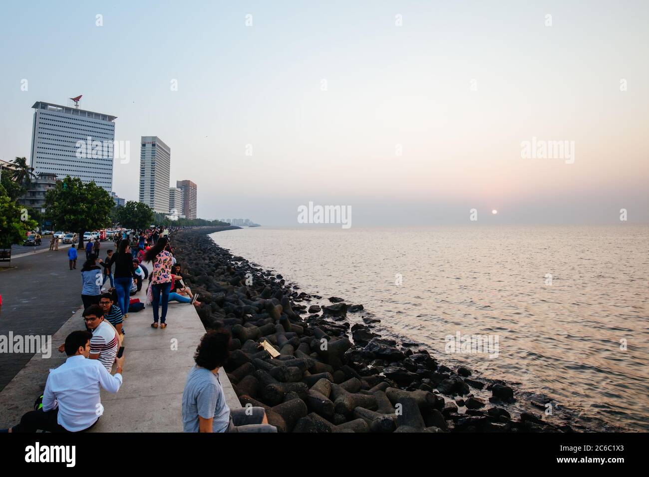 Mumbai marine drive night hi-res stock photography and images - Alamy