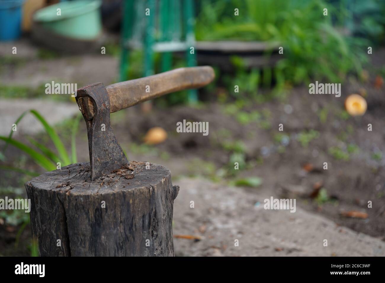 Chopping wood hi-res stock photography and images - Alamy