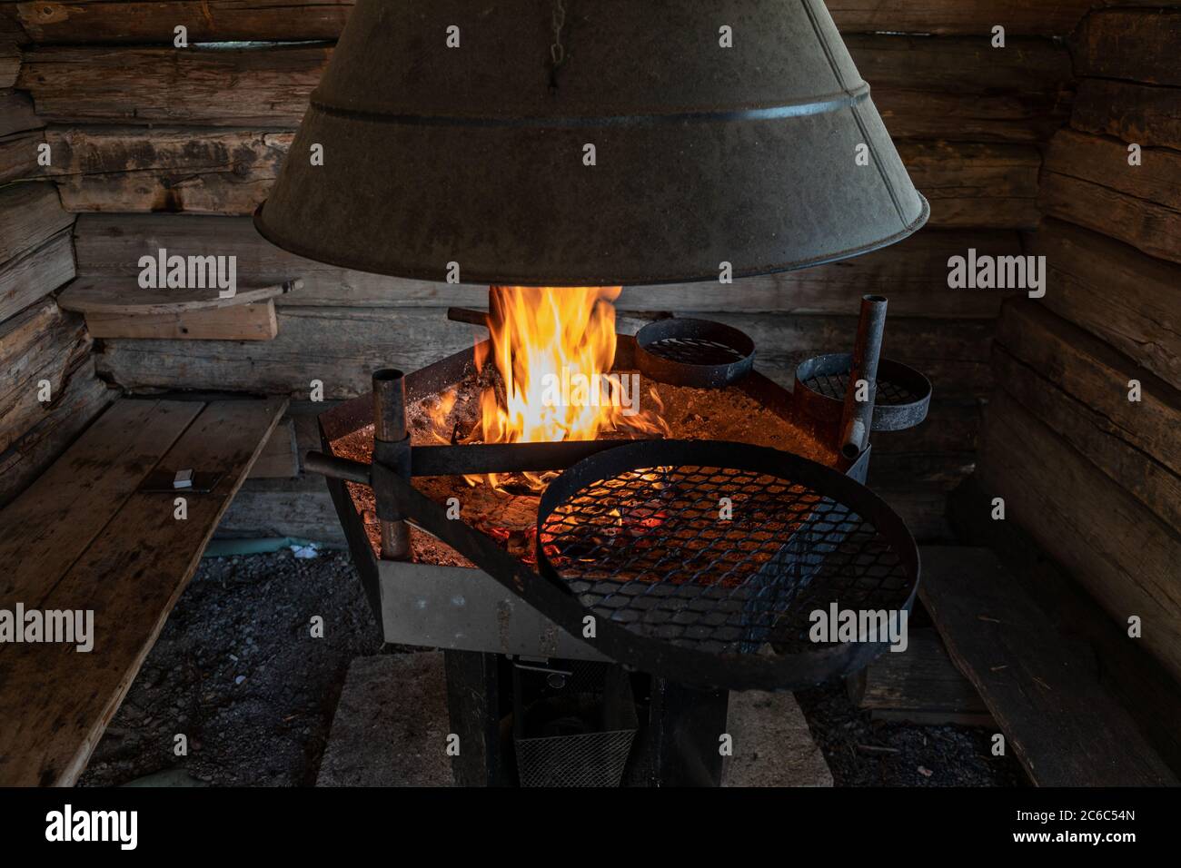 Wood burning fire in fireplace hi-res stock photography and images - Alamy