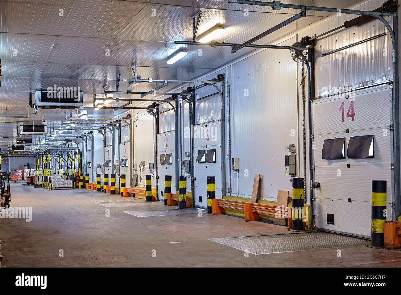 Cold food storage warehouse hi-res stock photography and images - Alamy