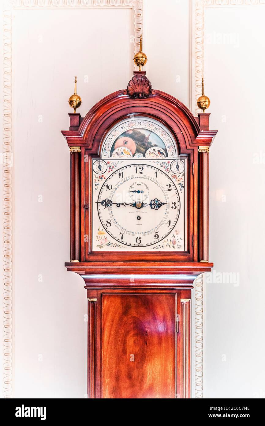 Floor clock hi-res stock photography and images - Alamy