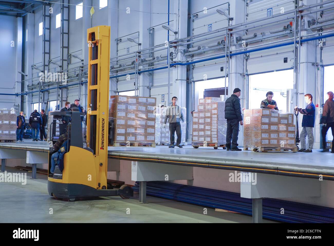 Truck load pallets hi-res stock photography and images - Alamy