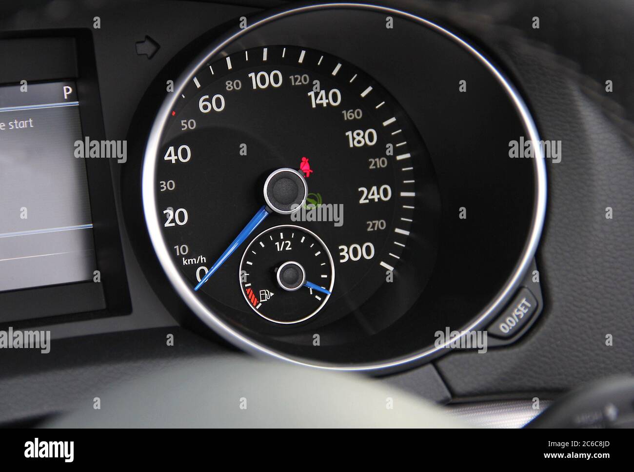 Car speedometer. Analog speedometer Stock Photo - Alamy