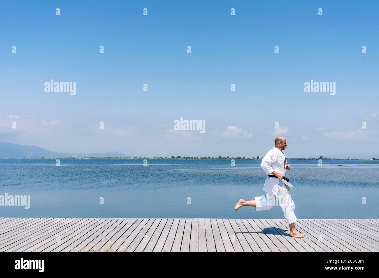 Japanese kimono running hi-res stock photography and images - Alamy