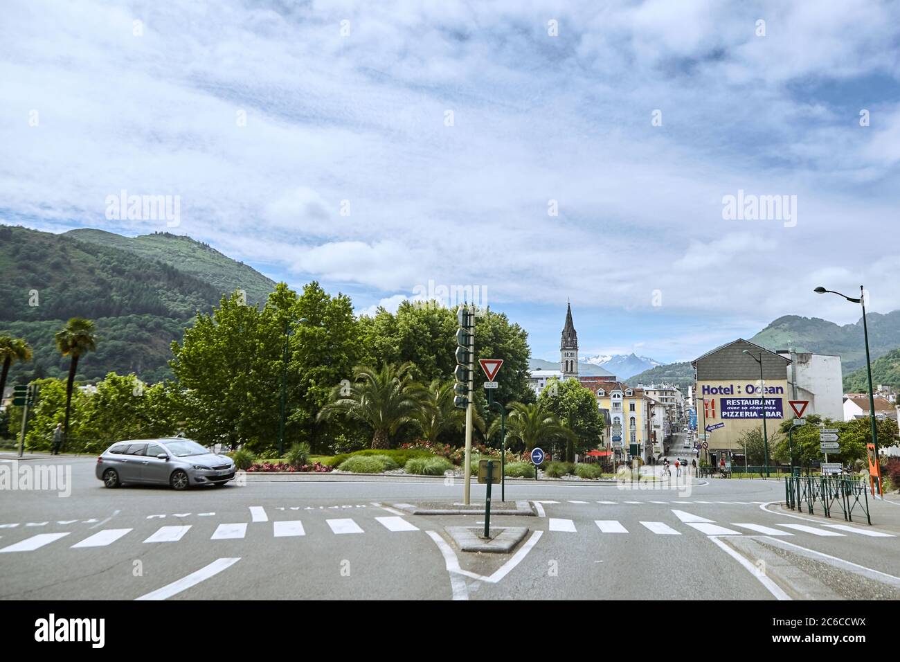 Blue House Roundabout High Resolution Stock Photography and Images - Alamy