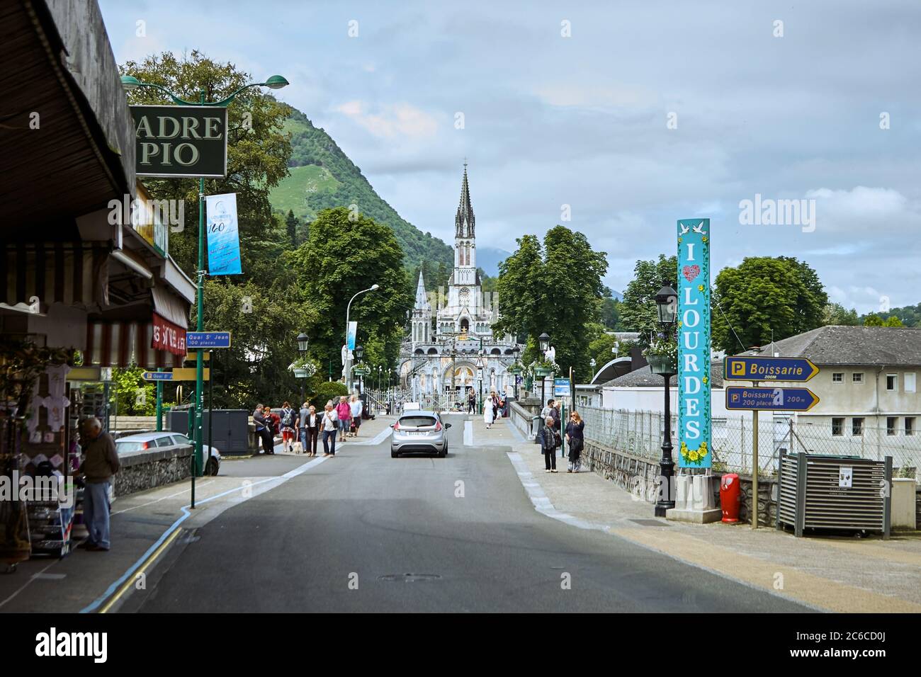 Immaculate conception basilica lourdes france hi-res stock photography ...