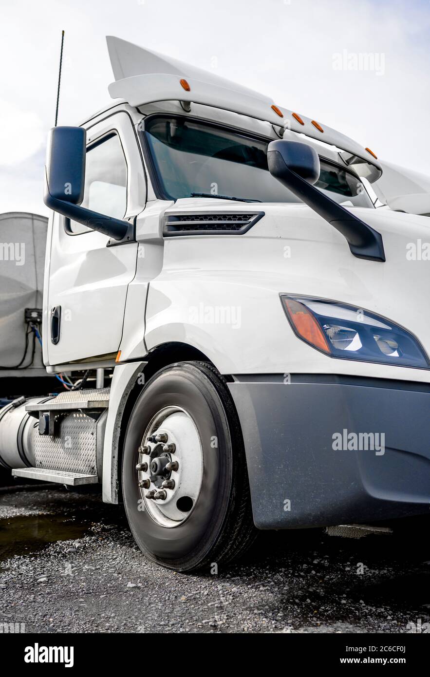 Aerodynamic truck hi-res stock photography and images - Alamy
