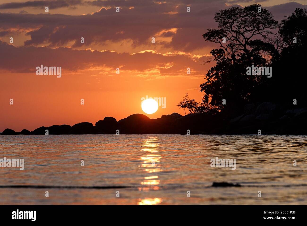 Reflecting sun light hi-res stock photography and images - Alamy