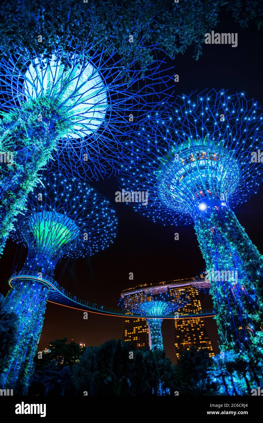 Electric supertree hi-res stock photography and images - Alamy