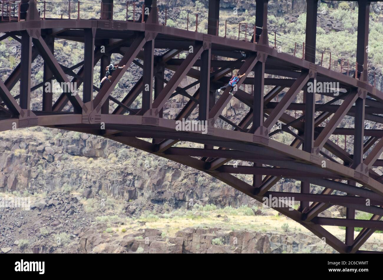 BASE jumpers on the Perrine Memorial Bridge, Twin Falls, Idaho, USA ...