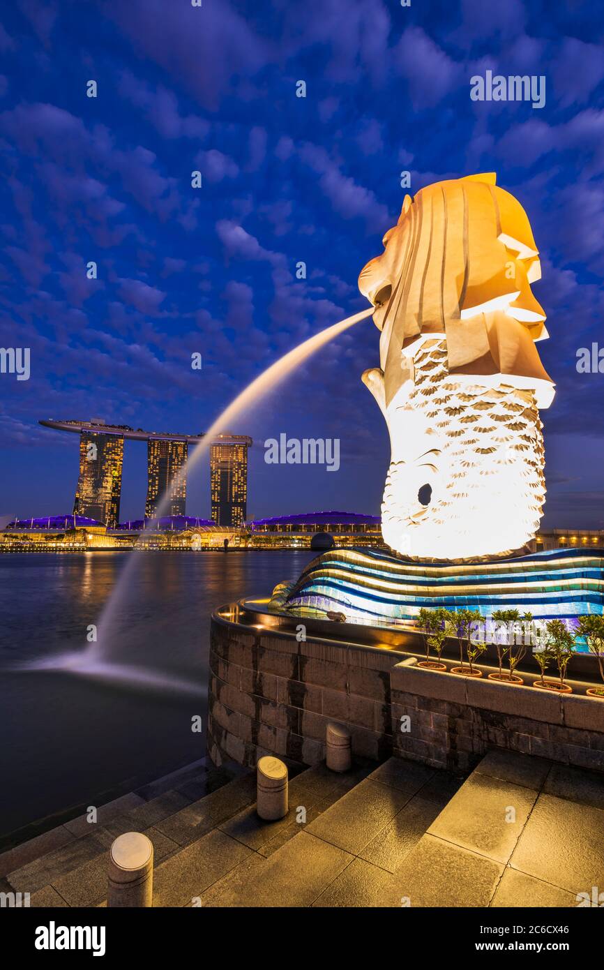 The Merlion Fountain and downtown skyline at night, Singapore, Republic ...