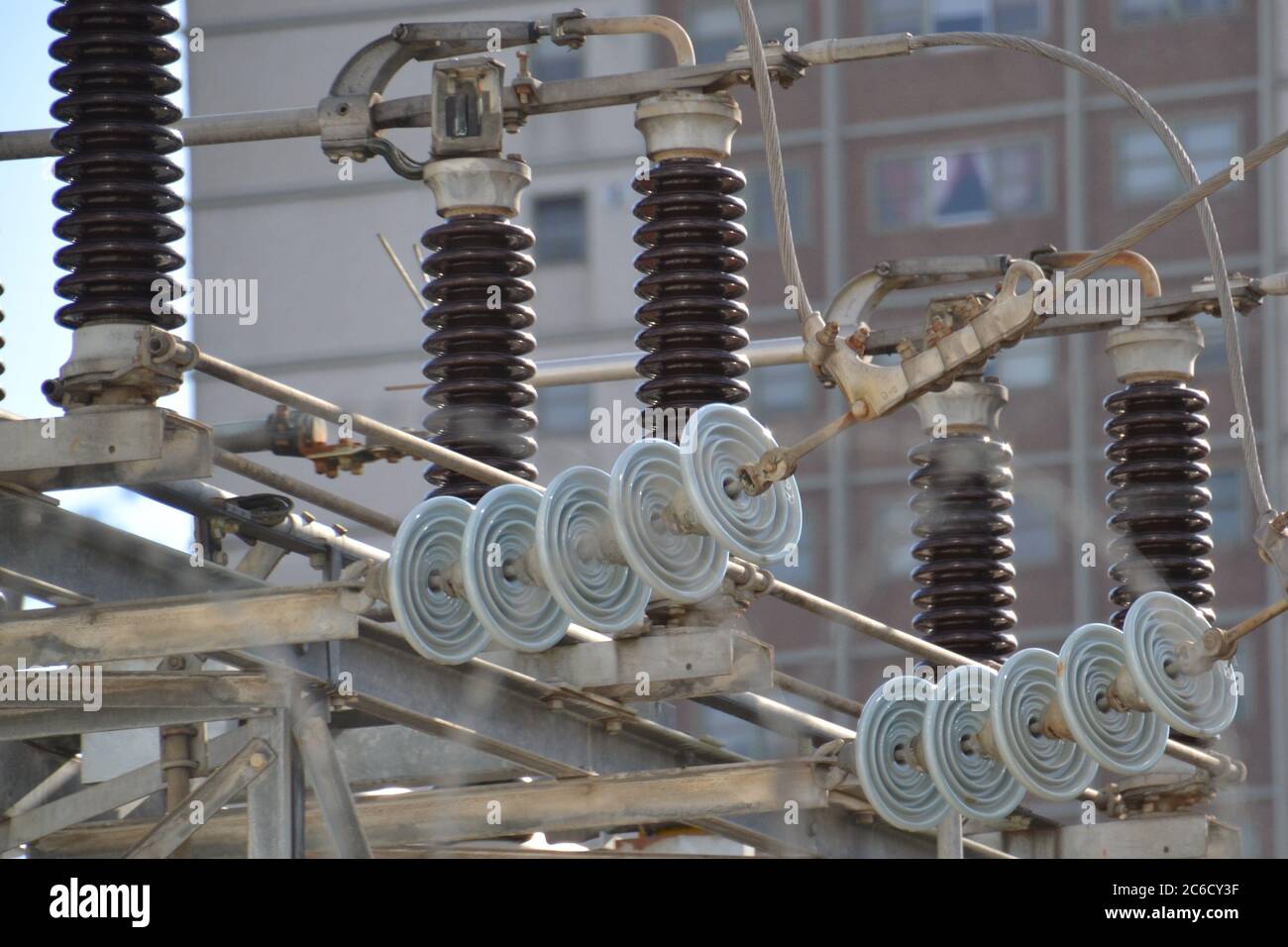 High tensile wires hi-res stock photography and images - Alamy