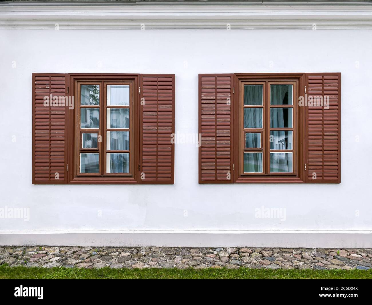 Open front windows hi-res stock photography and images - Alamy