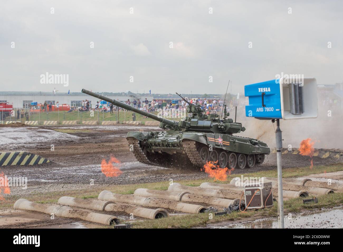 British heavy gun in action hi-res stock photography and images - Alamy