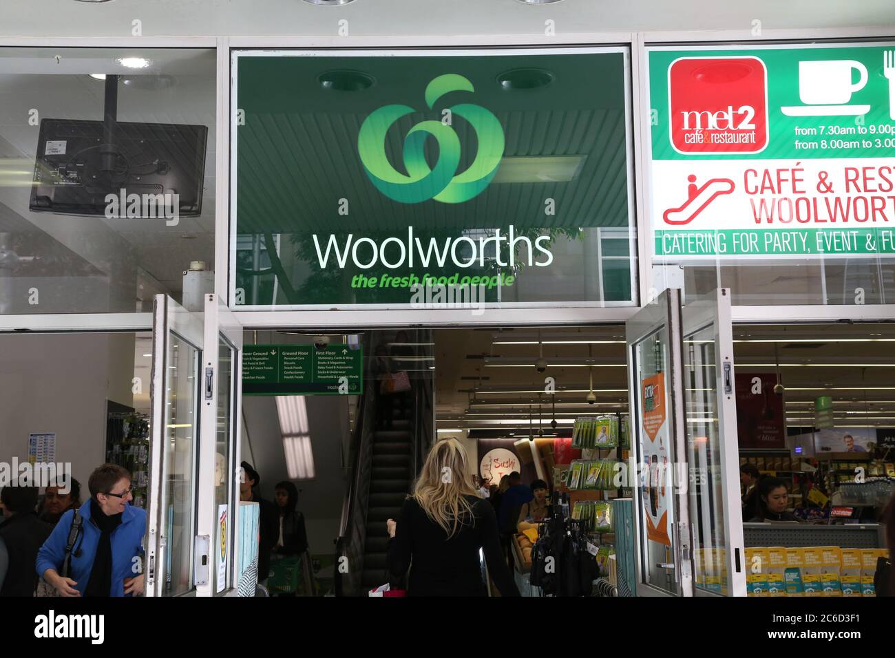 The Woolworths supermarket store opposite Sydney Town Hall at the ...