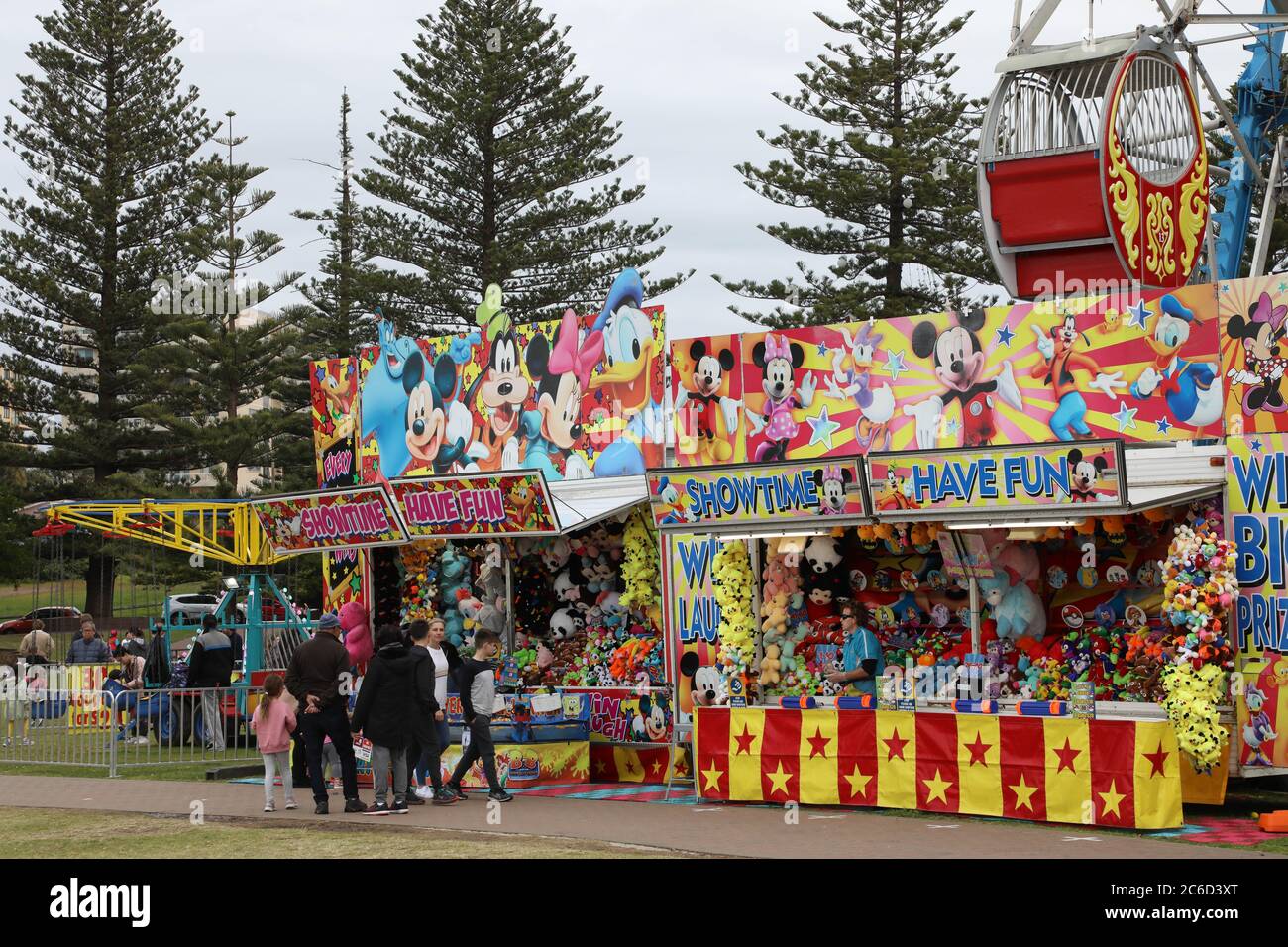 Fairground games hi-res stock photography and images - Alamy