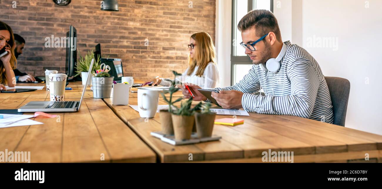Coworking office hi-res stock photography and images - Alamy