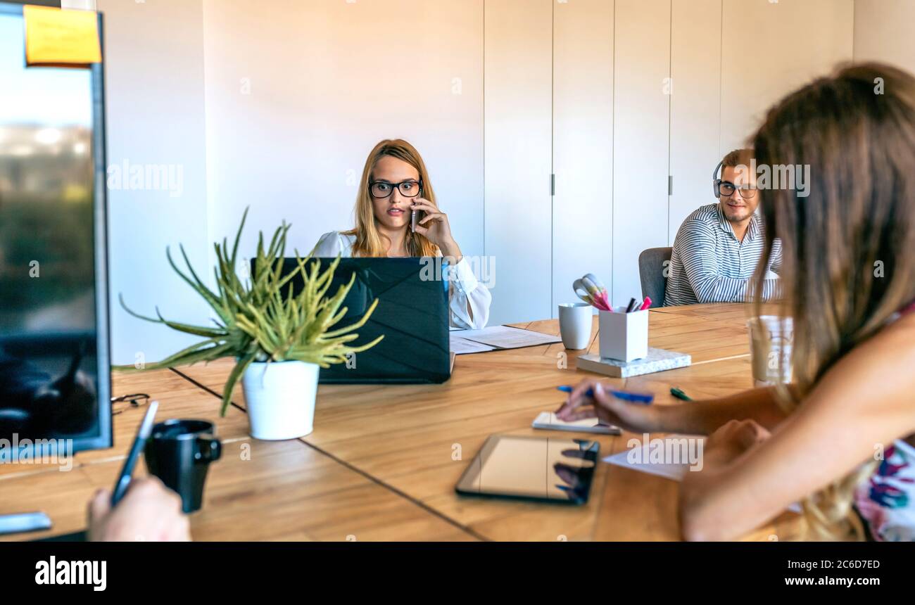 Surprised coworkers hi-res stock photography and images - Alamy
