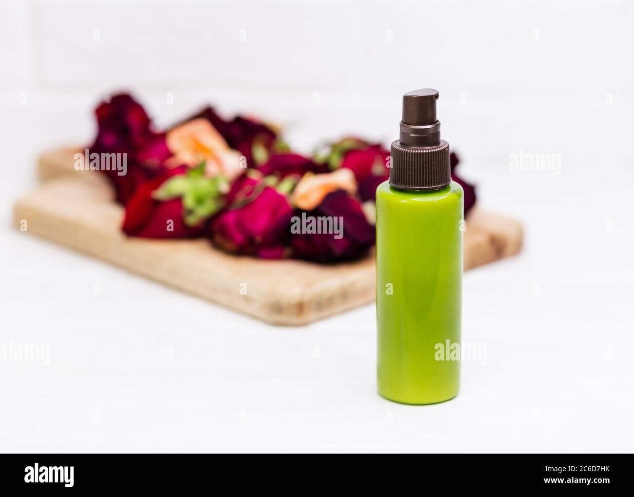 Beauty products ingredients label hi-res stock photography and images ...