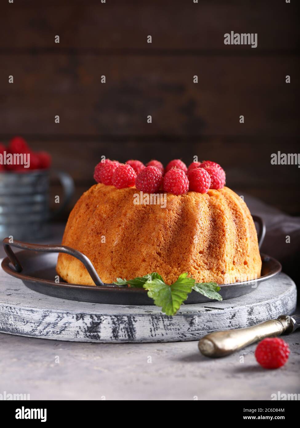 round cake with fresh raspberries for dessert Stock Photo - Alamy