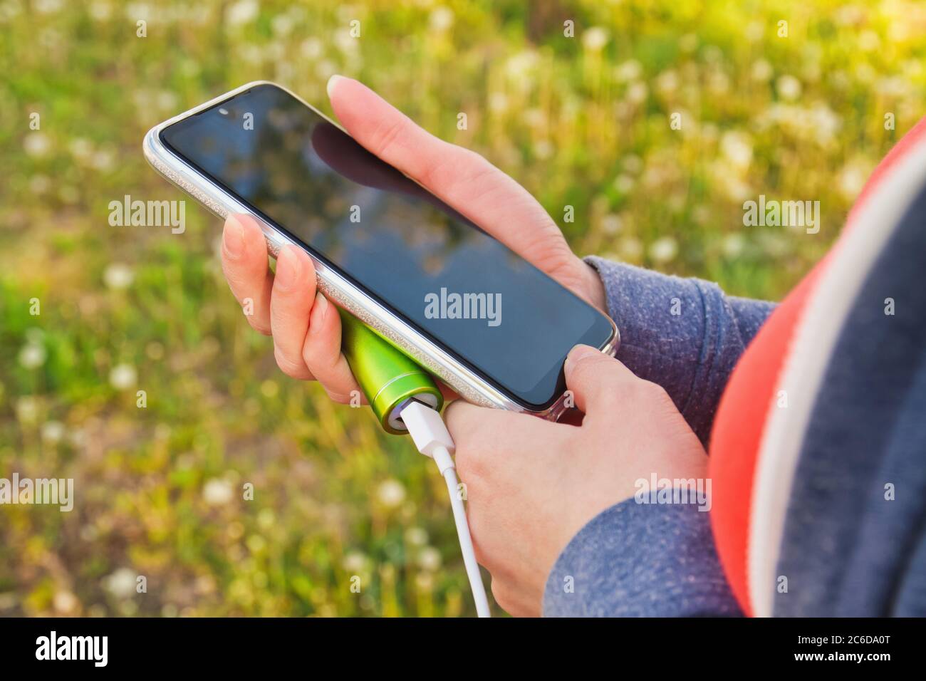 Girl uses mobile phone outdoors hi-res stock photography and images - Alamy