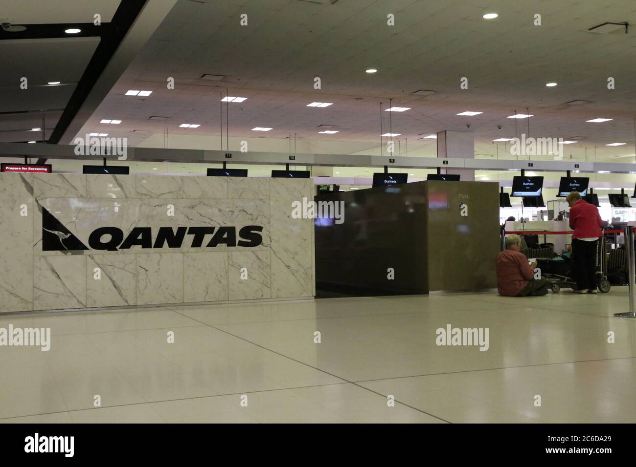 The Qantas check-in area at Sydney International Airport Stock Photo ...