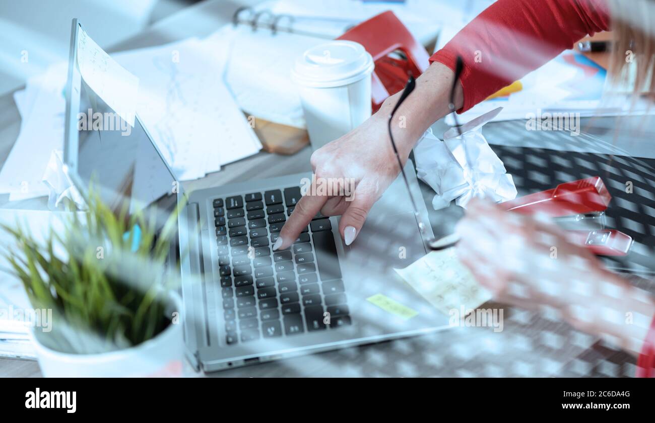 Businesswoman working on a cluttered and messy desk; light effect Stock ...