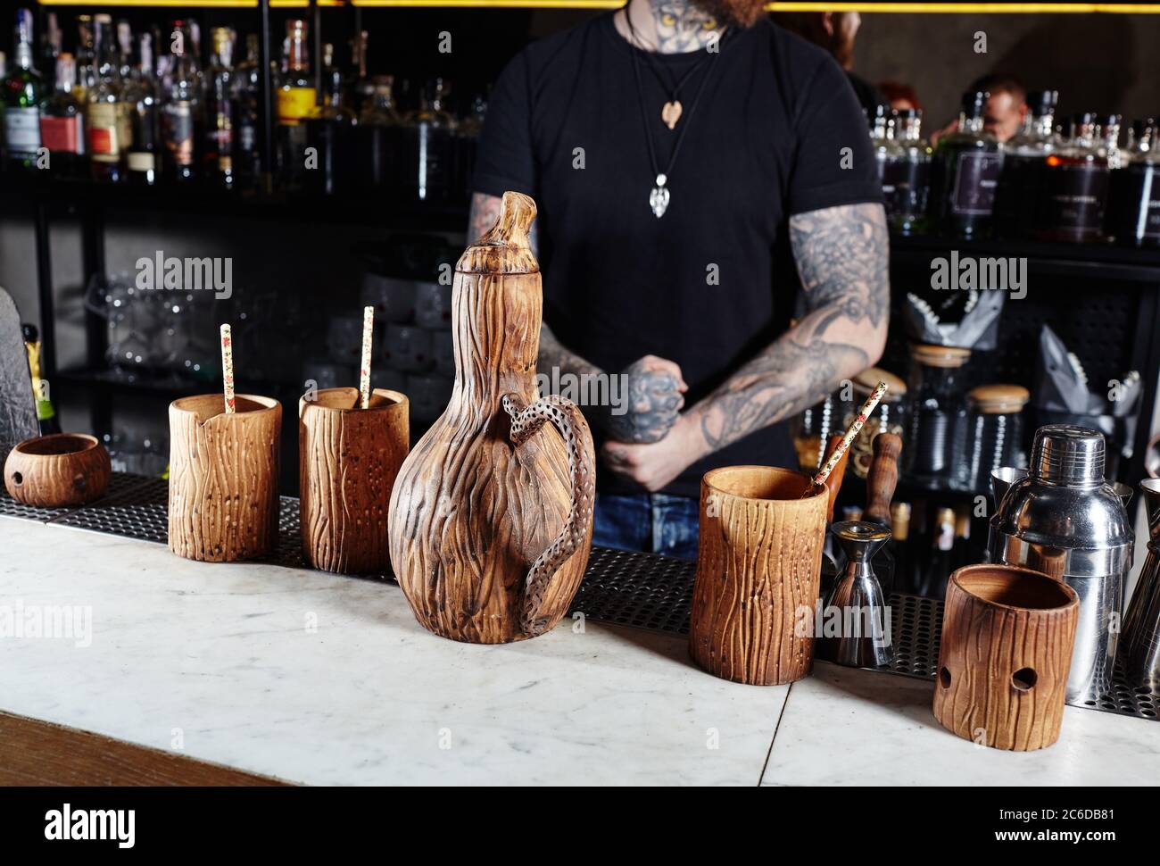 Night nightlife bar pub bartender hi-res stock photography and images ...