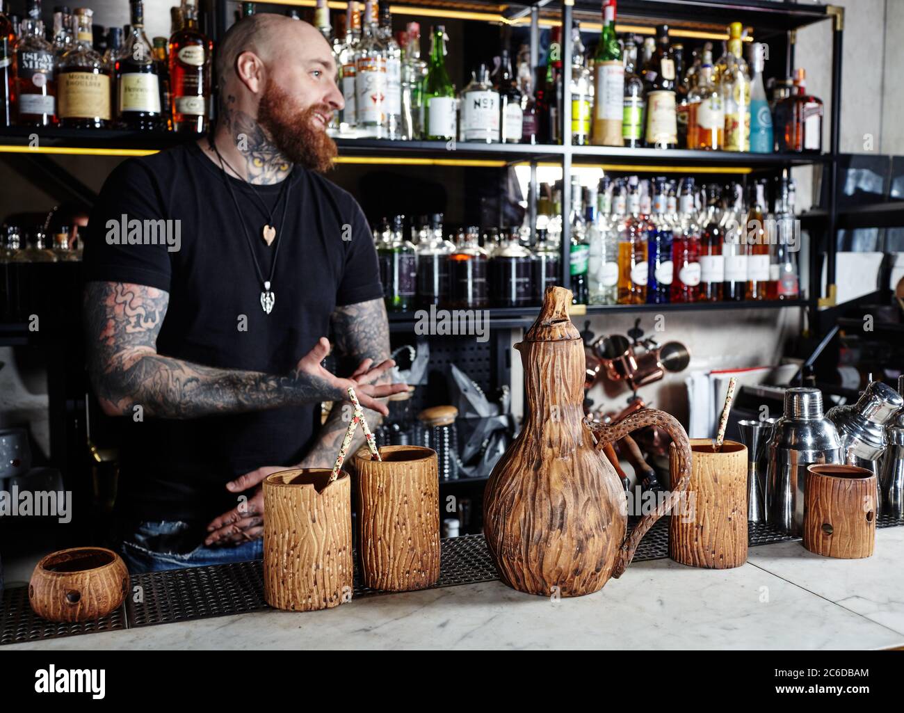 Pub bar counter hi-res stock photography and images - Alamy