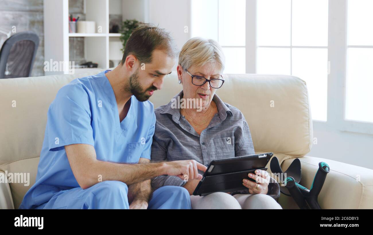 Male teaching assistant hi-res stock photography and images - Alamy