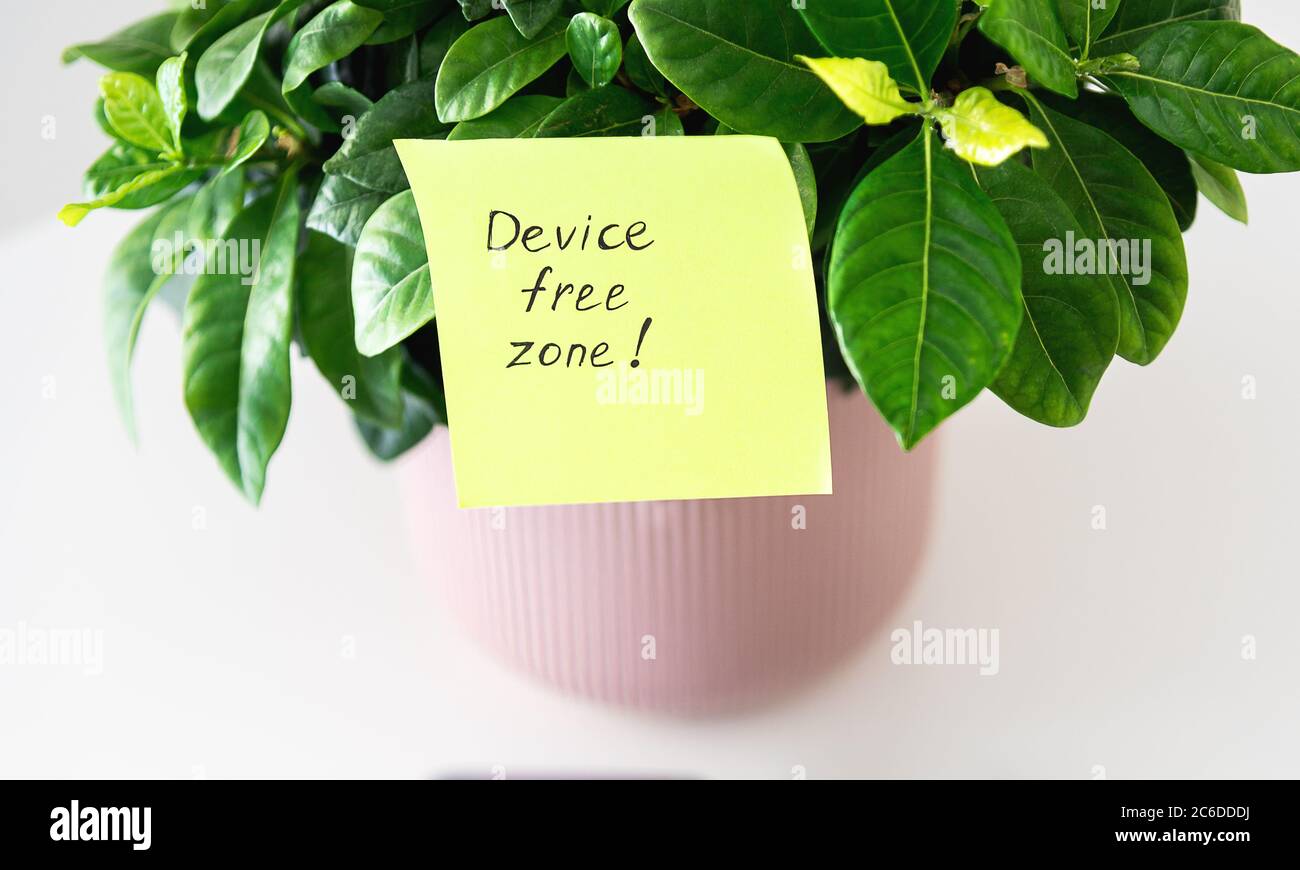 Digital detox note hi-res stock photography and images - Alamy