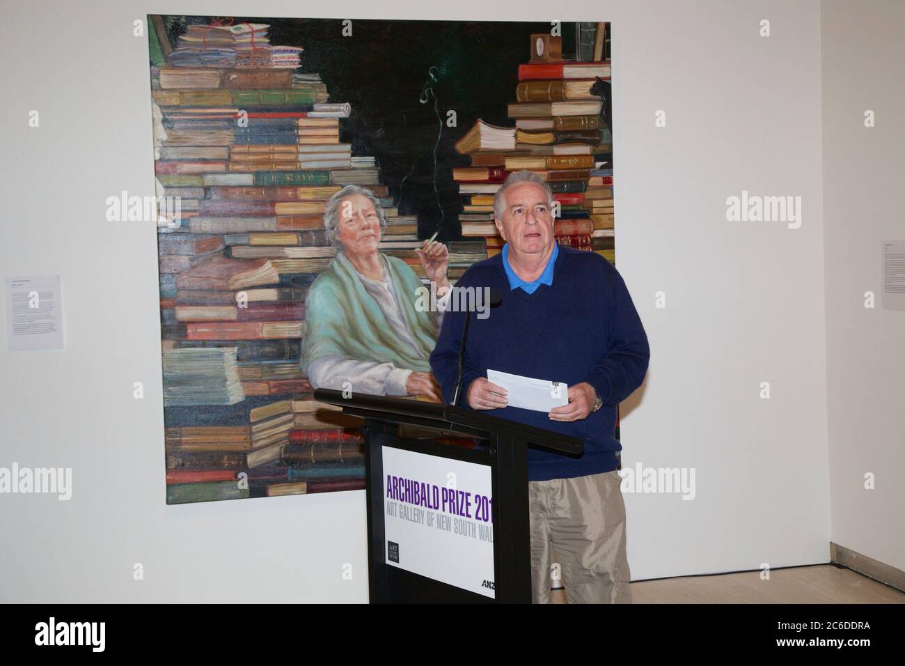 Art Gallery of NSW head storeman Steve Peters announces the winner of ...