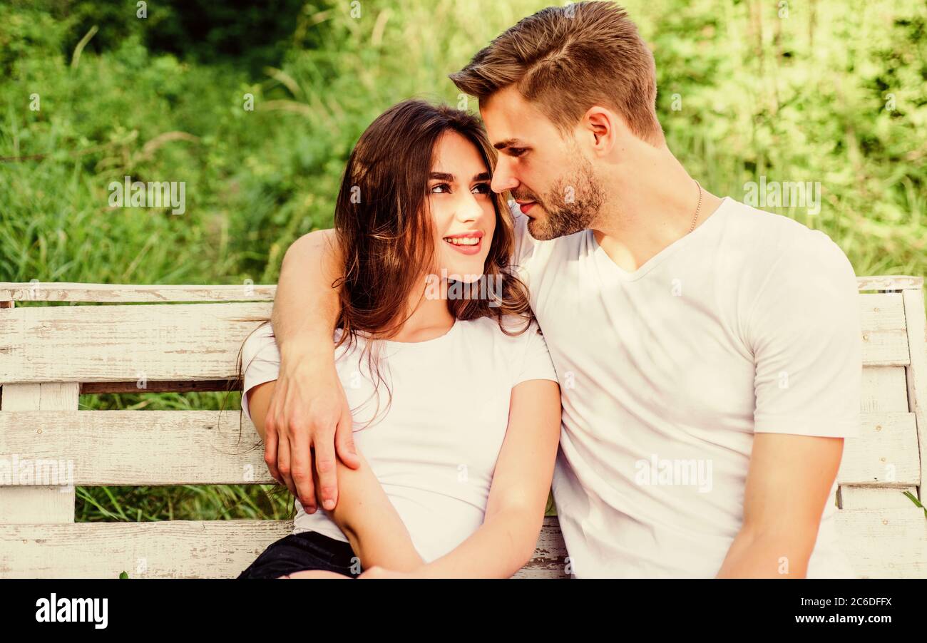 Guy girl sit on bench hi-res stock photography and images - Alamy