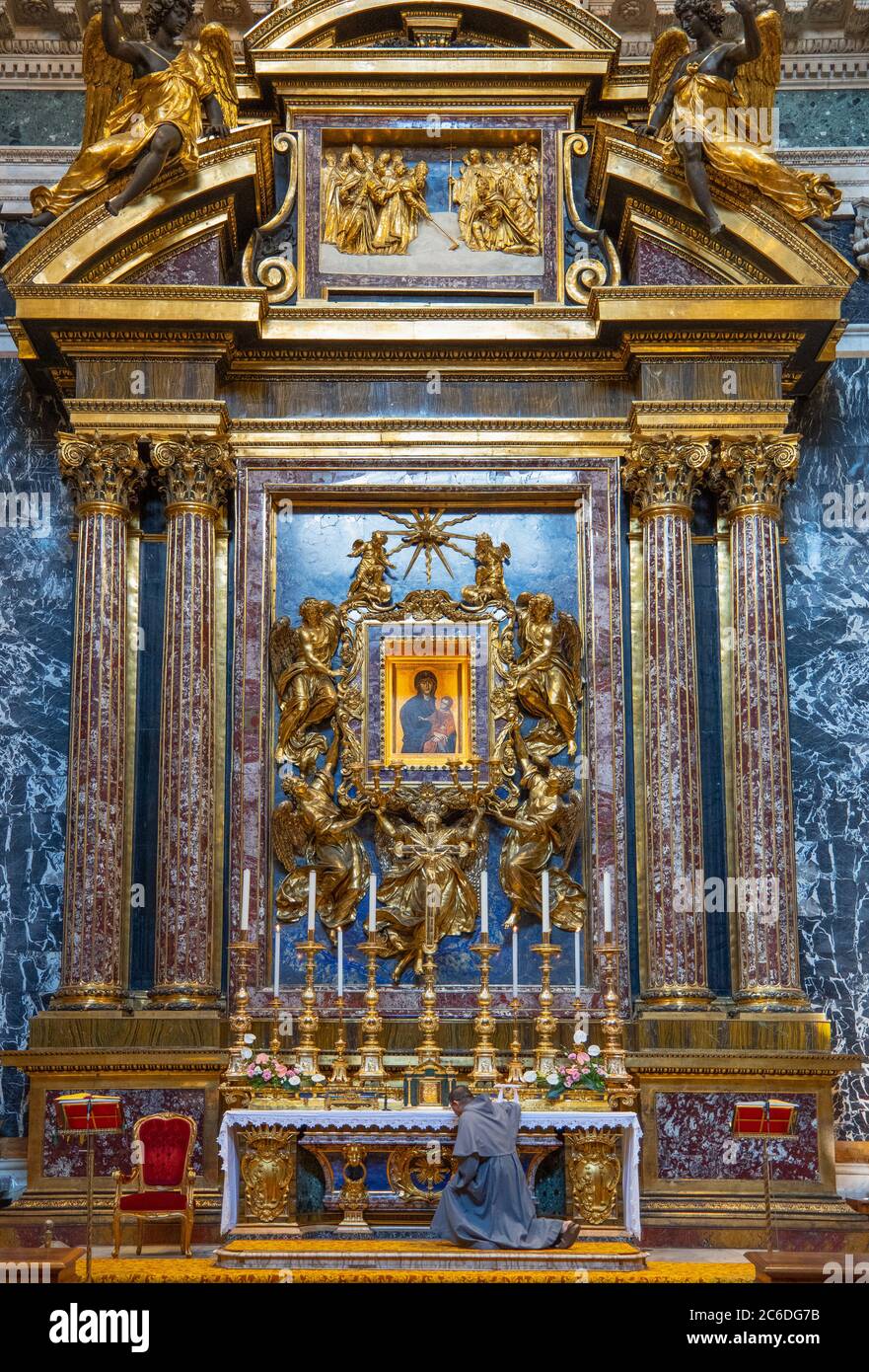Altar maggiore hi-res stock photography and images - Alamy