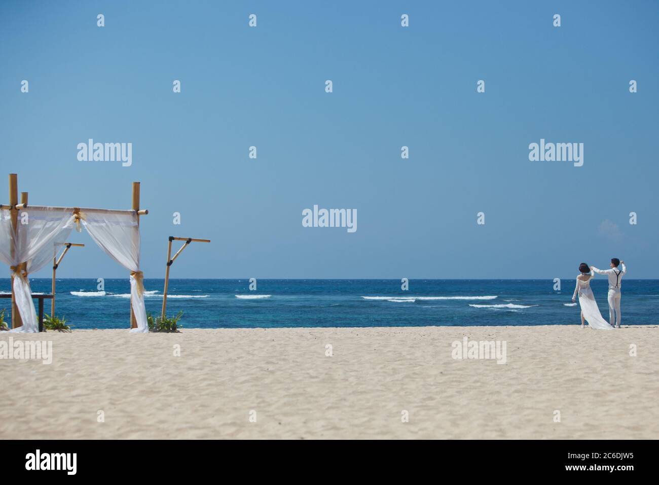 romantic dinner table by the ocean Stock Photo - Alamy