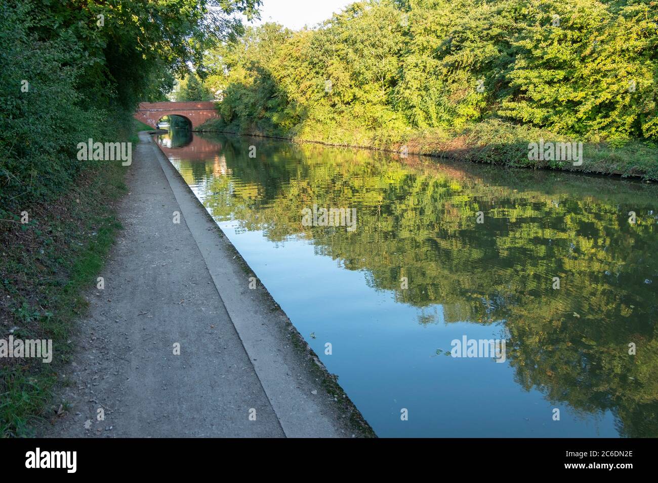 Summer towpath hi-res stock photography and images - Alamy