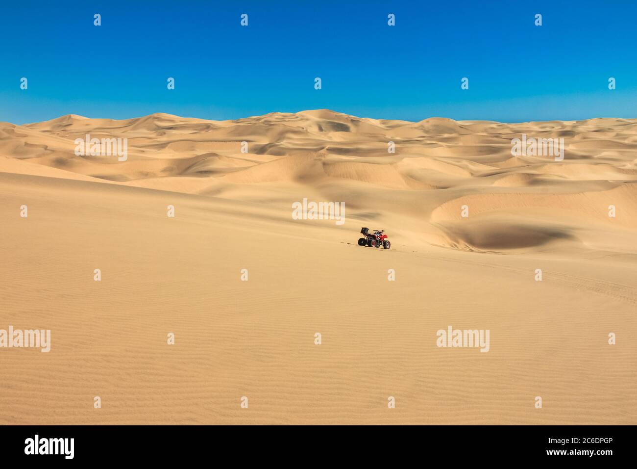 Quad driving in sand desert. ATV standing in middle of nowhere in sand ...