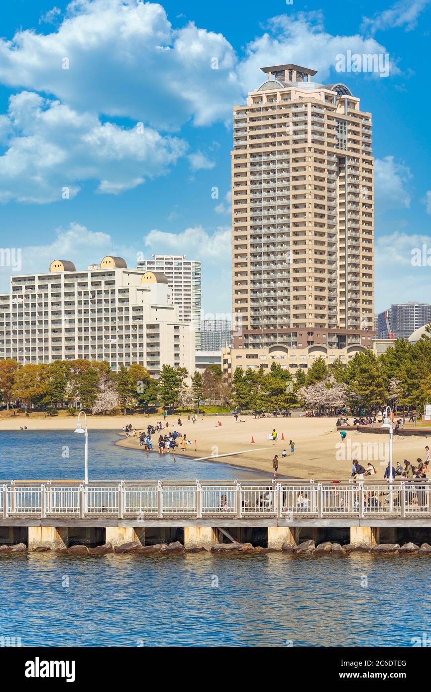 tokyo, japan - mars 04 2020: Seascape of artificial Odaiba island where ...