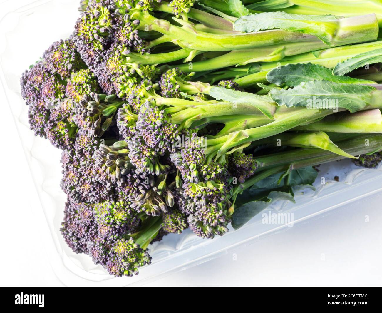 Supermarket tray of broccoli hi-res stock photography and images - Alamy