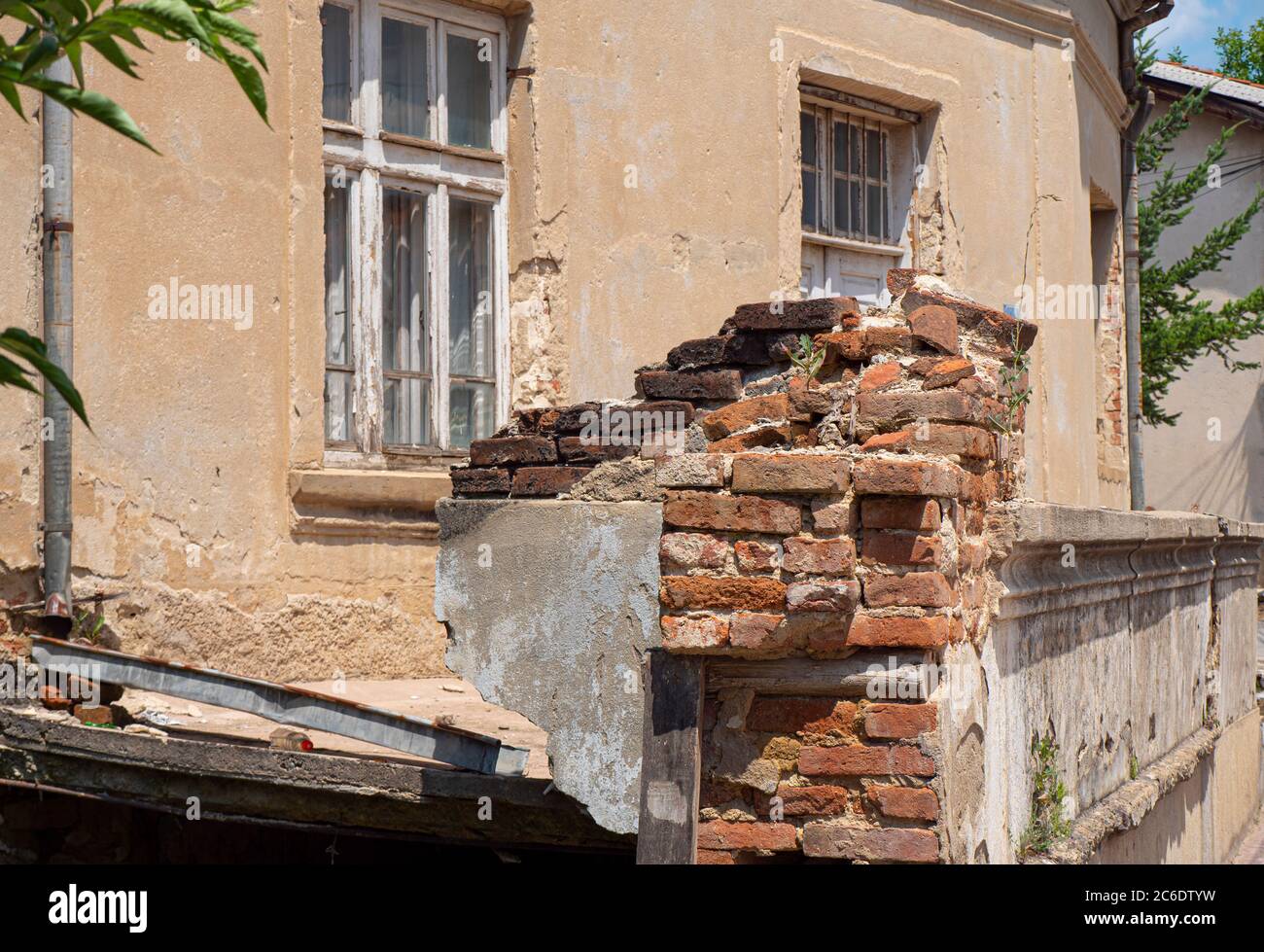 old demolished broken stone house in city Stock Photo - Alamy