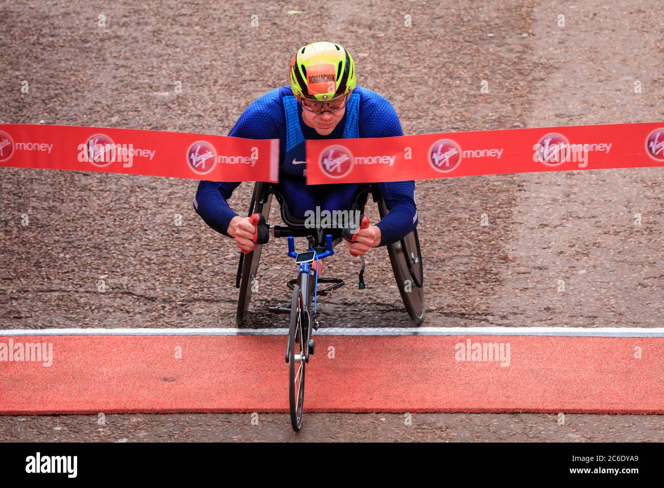 US American wheelchair athlete Daniel Romanchuk wins the men's ...