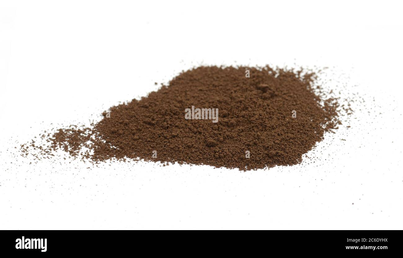 Pile of fresh ground coffee powder isolated on white Stock Photo - Alamy