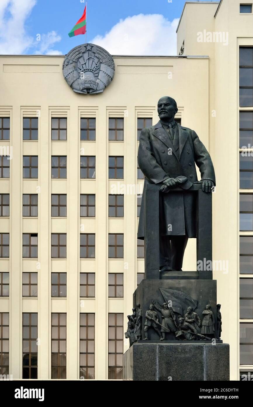 MINSK, BELARUS - MAY 2, 2016: Lenin statue and parliament building on ...